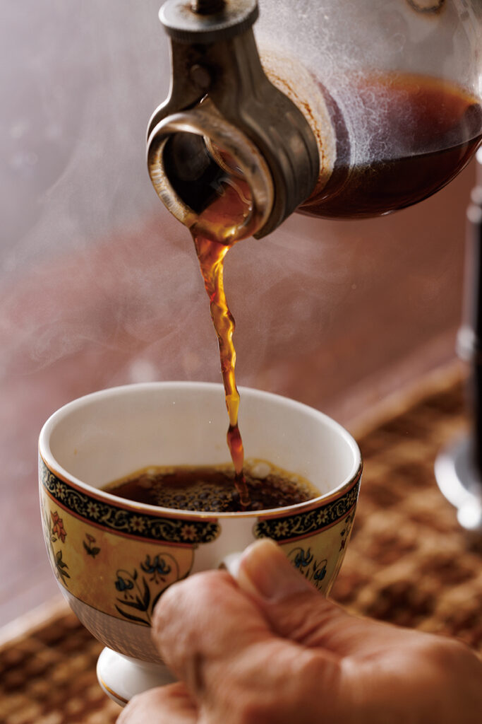 【Cafe Douce】温かな雰囲気のカフェで焼きカレーとコーヒーを - ミスモ箱根net